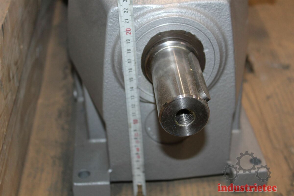 Nord 5,5 kW 331 min Getriebemotor SK132SP/4 TF F STERNGETRIEBE, 2.250,00