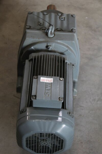 SEW 5,5 kW 52 min Getriebemotor R87 DRE132M4/TF Gearbox sterngetriebe, 2.343,75
